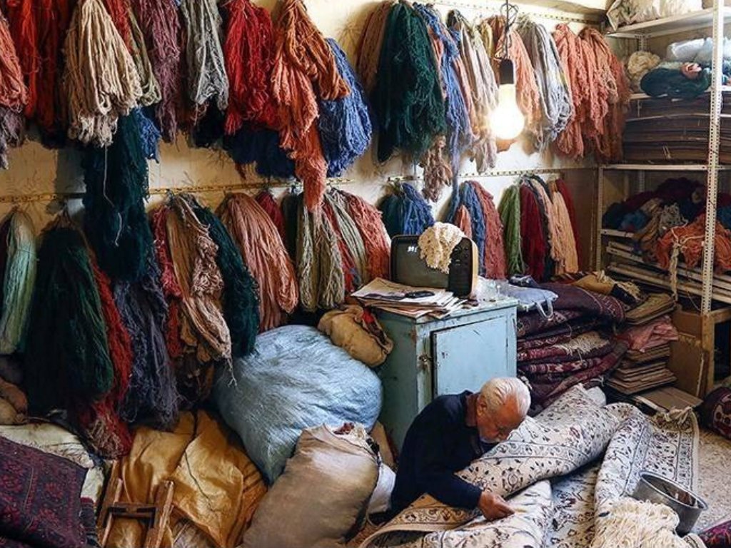 Persian Mashhad Rugs: A Guide to Their Beauty, Artistry, and Design ...