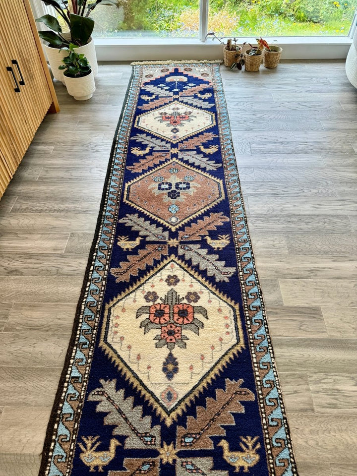 How to Hang a Rug on the Wall: 5 Easy Methods with Tips and Examples ...